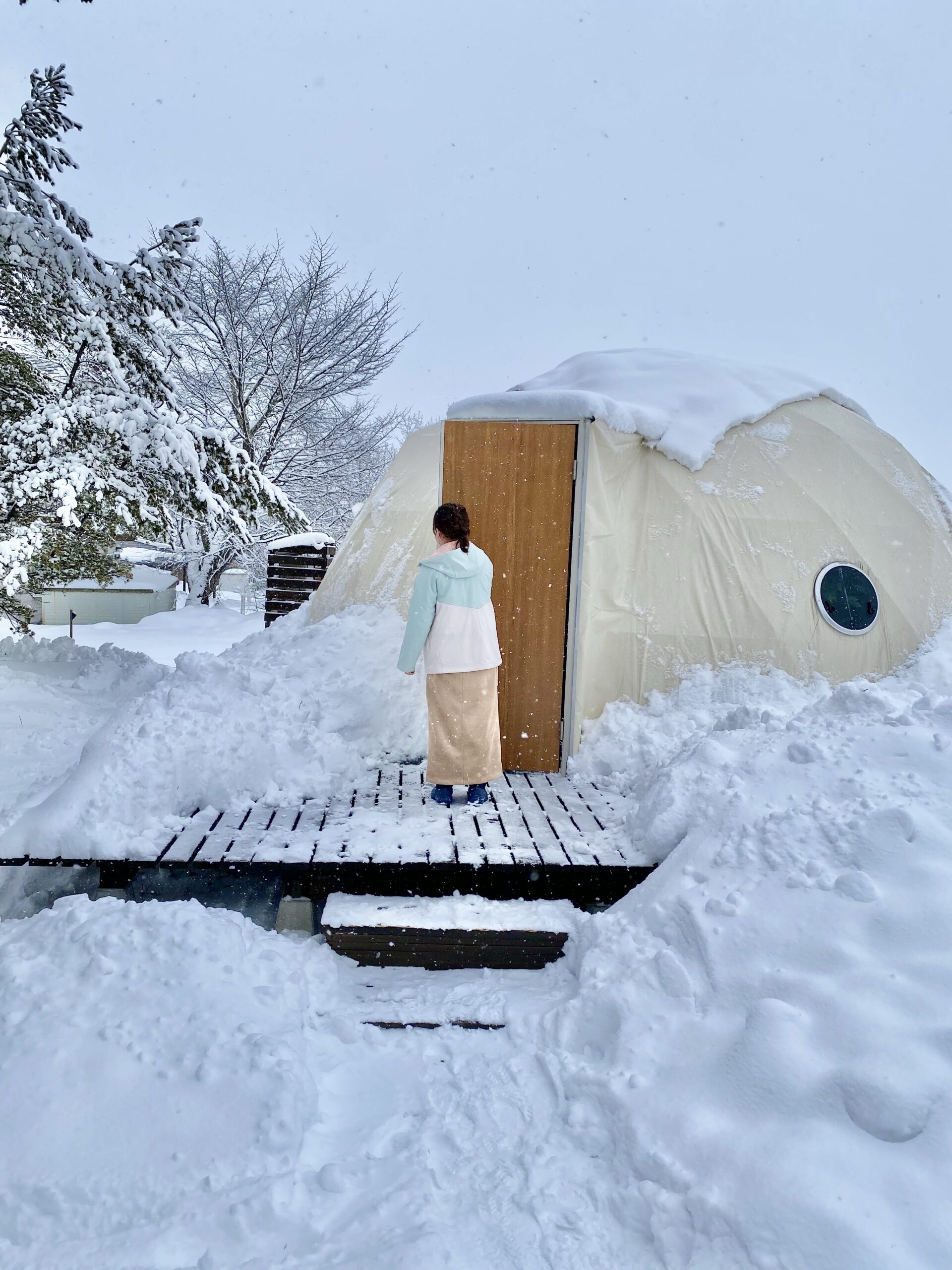 【長野県白馬村】FromPの雪×サウナ×グランピングでトトノウ！醤油樽の巨大水風呂も - ナガノスペース